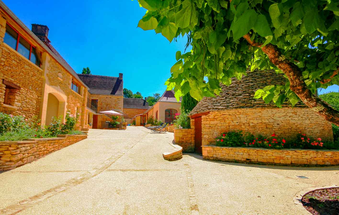 5 chambres d'hôtes climatisées avec SPA et piscine à la campagne Dordogne 5 chambres d'hôtes climatisées avec SPA et piscine à la campagne Dordogne